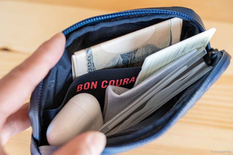 Raphaの財布「RAINPROOF ESSENTIALS CASE」レビューと、僕の財布の中身