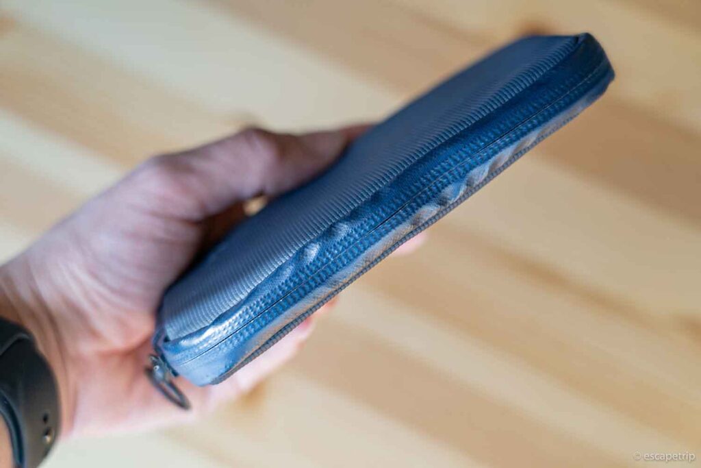 Raphaの財布「RAINPROOF ESSENTIALS CASE」レビューと、僕の財布の中身